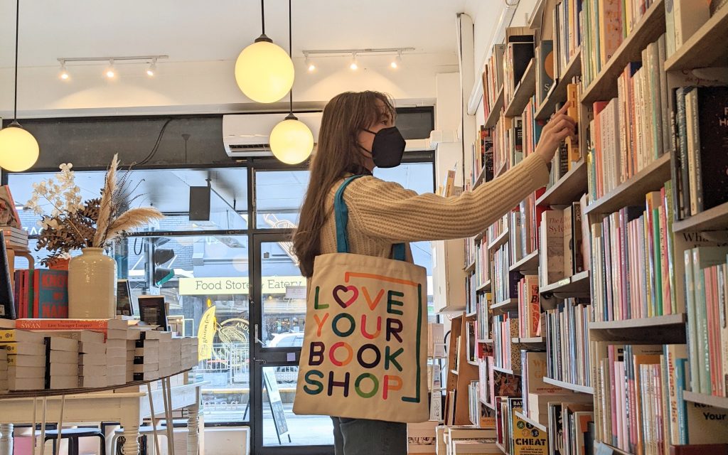 It's the personal touch: bookshop customer experiences | ArtsHub Australia